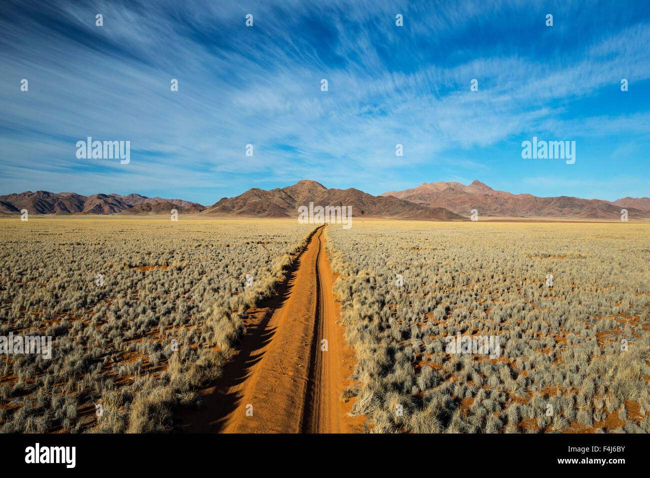 Straight way track hi-res stock photography and images - Alamy