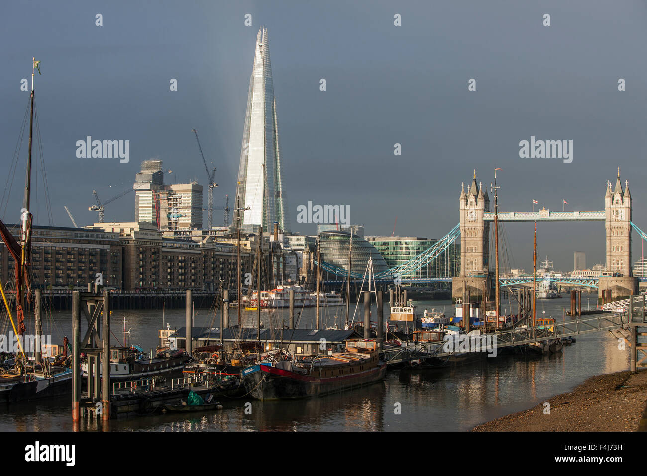 The shard london bridge building hi-res stock photography and images ...