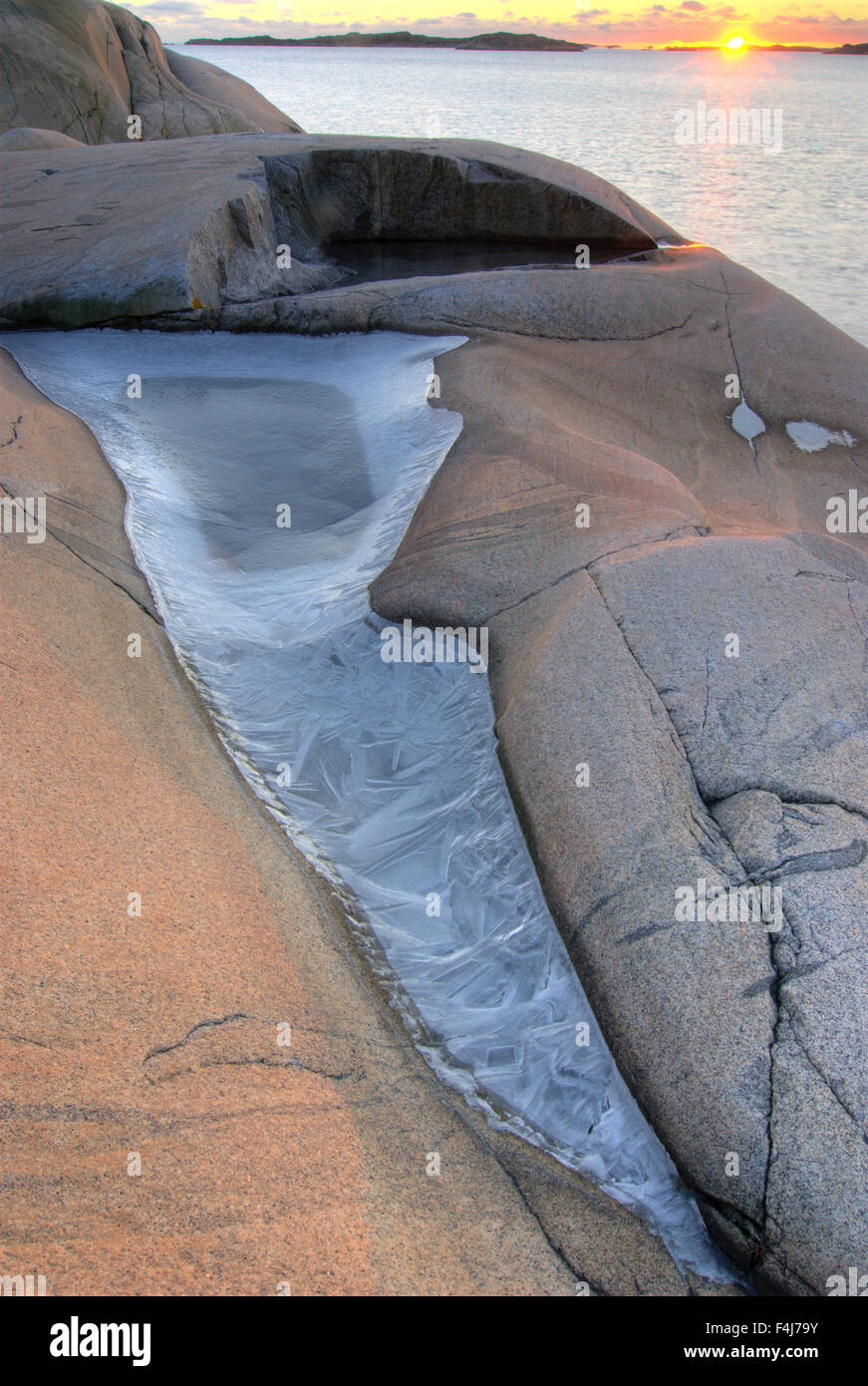 Flat rocks hi-res stock photography and images - Alamy
