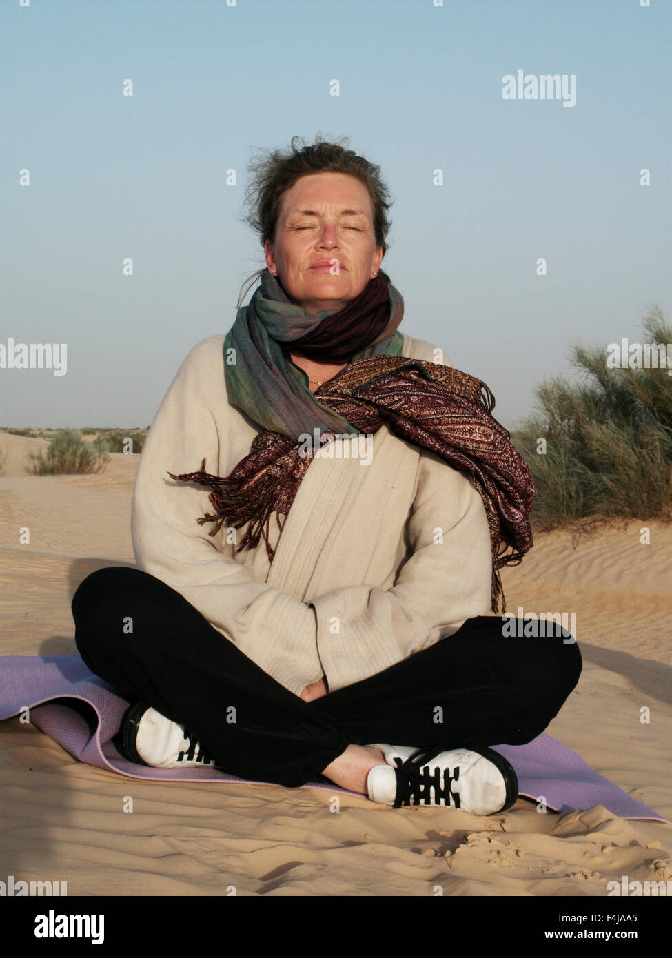 Women sitting outdoors in desert hi-res stock photography and images ...