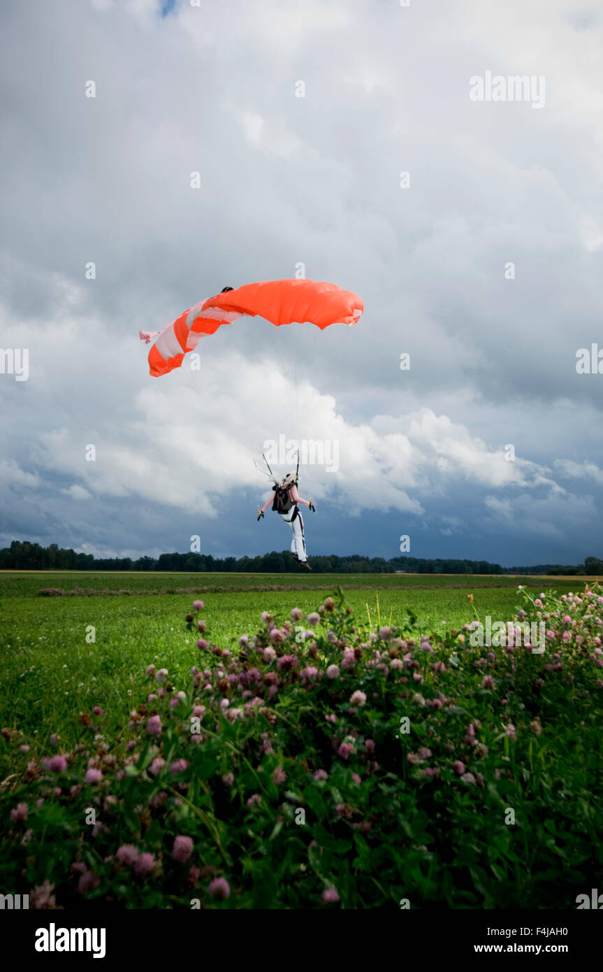 Parachute on ground hi-res stock photography and images - Alamy
