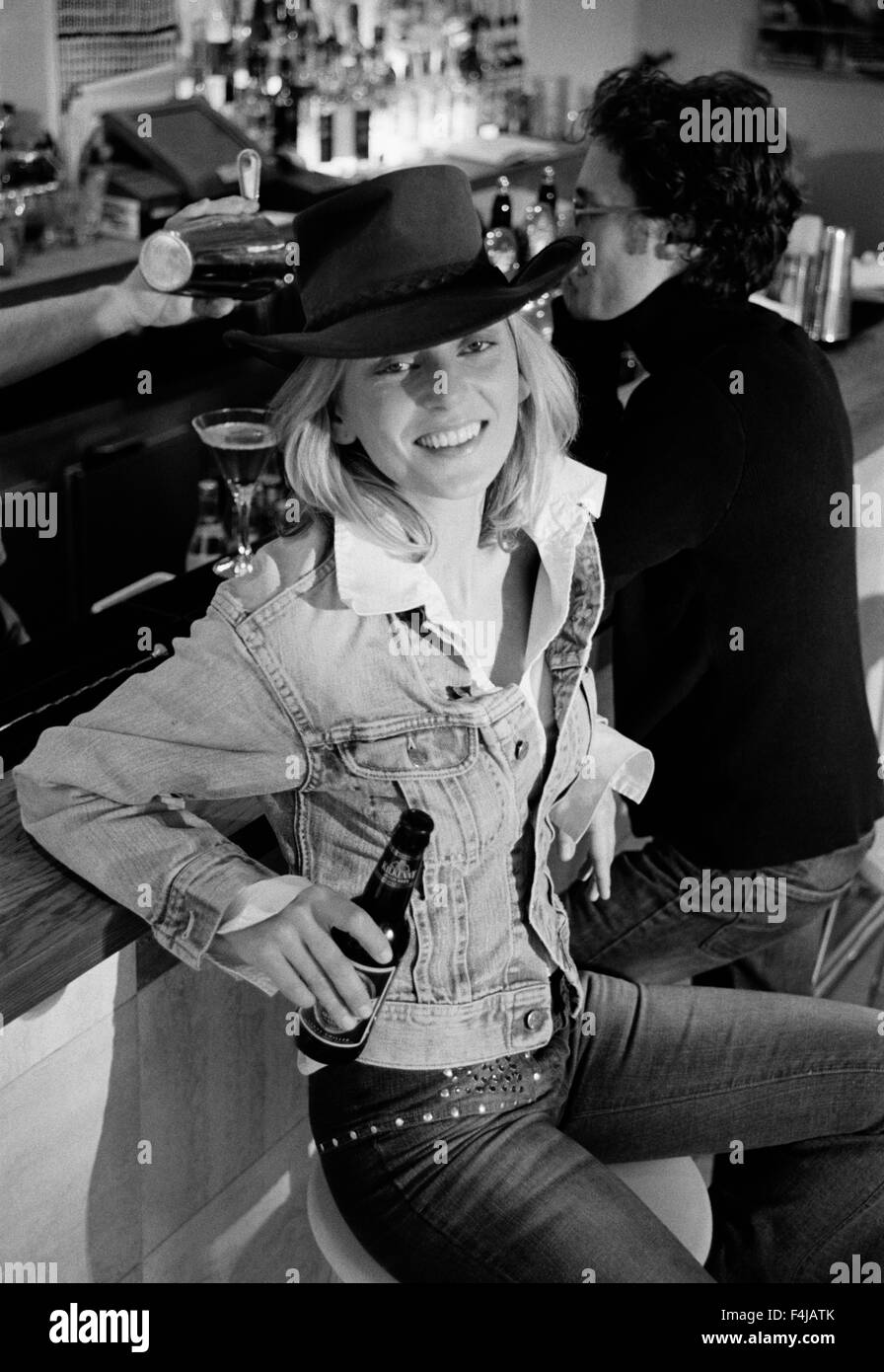 Black woman bar Black and White Stock Photos & Images - Alamy