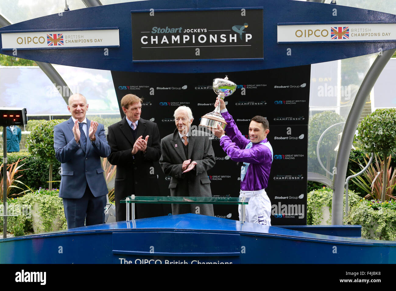 17.10.2015 - Ascot; Winners presentation with Richard Hughes (2.f.l ...