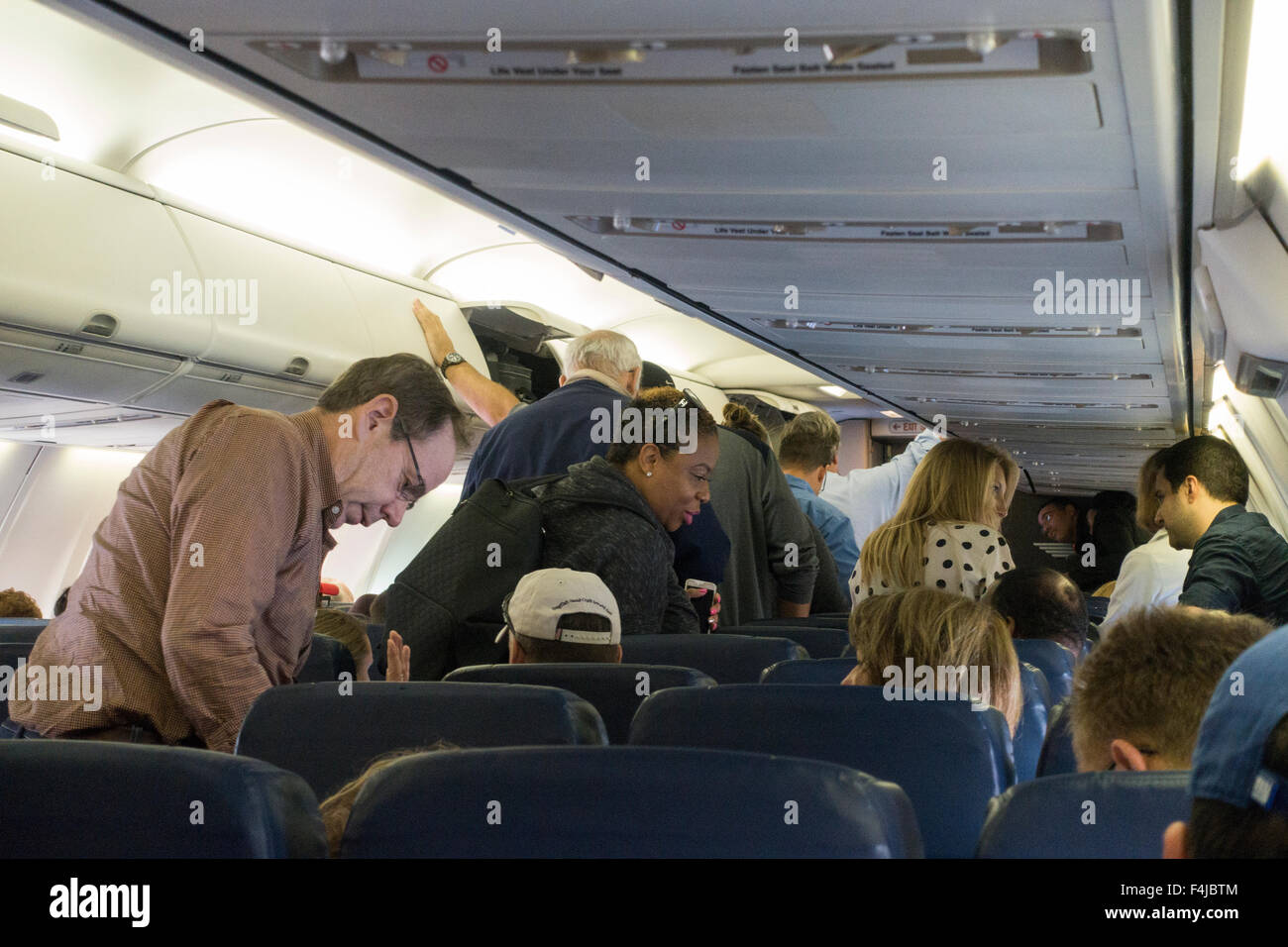 People Disembarking Plane High Resolution Stock Photography and Images ...