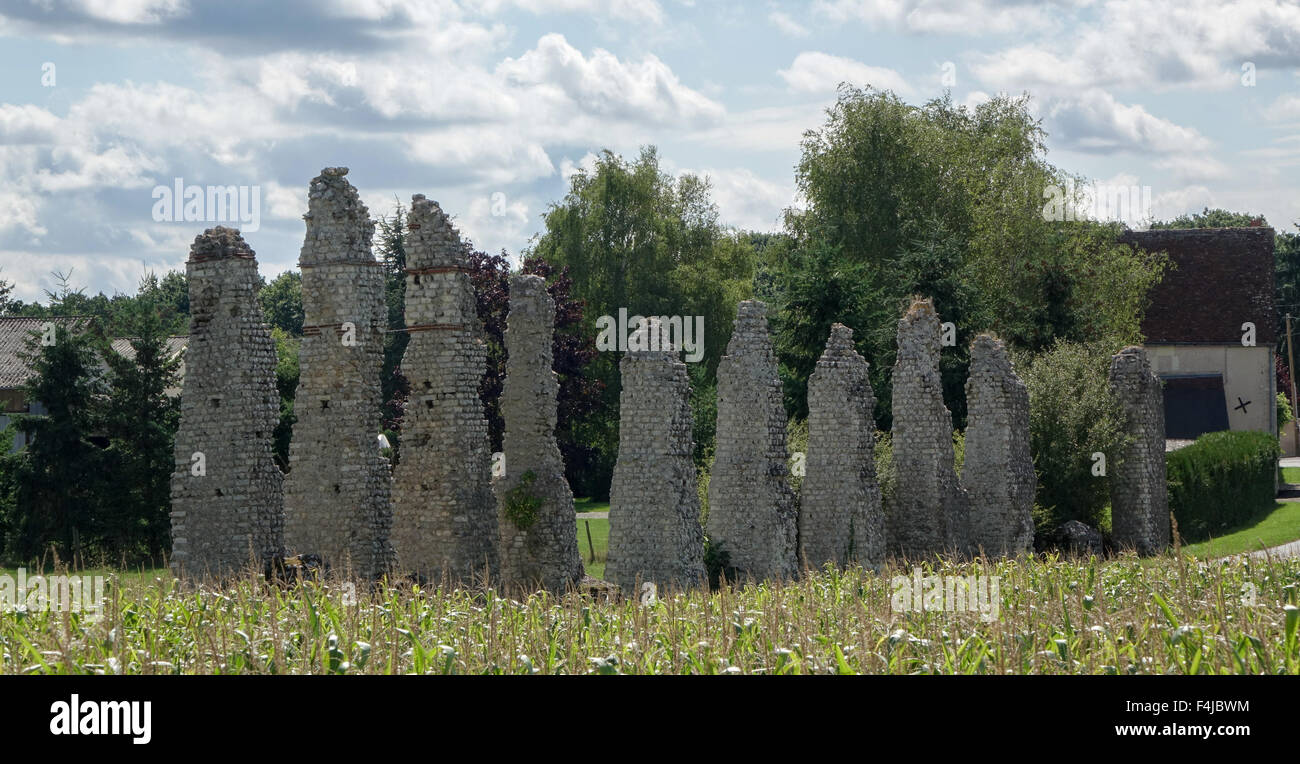 Gallo-Roman Aqueduct near the town of Luynes, France Stock Photo - Alamy