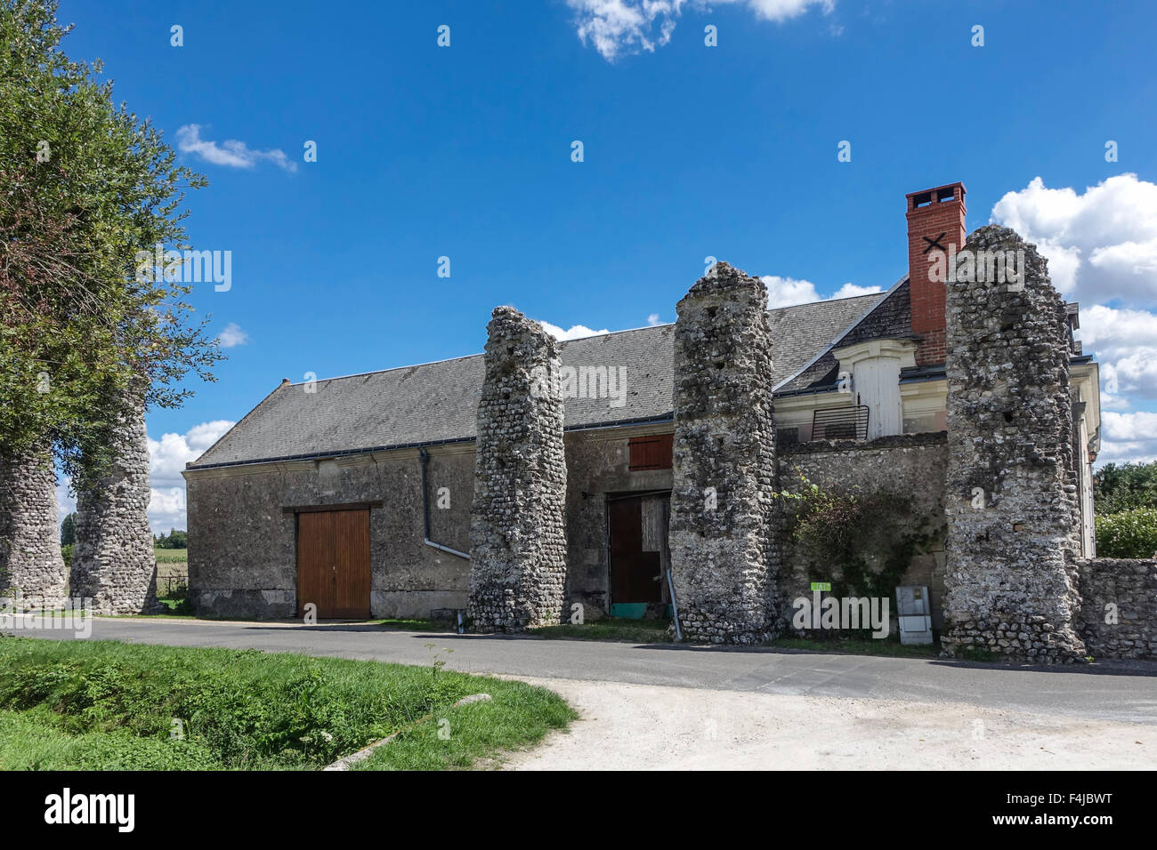 Gallo-Roman Aqueduct near the town of Luynes, France Stock Photo - Alamy