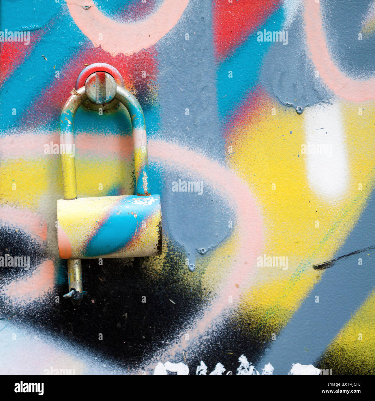 Modern spray paint hi-res stock photography and images - Alamy