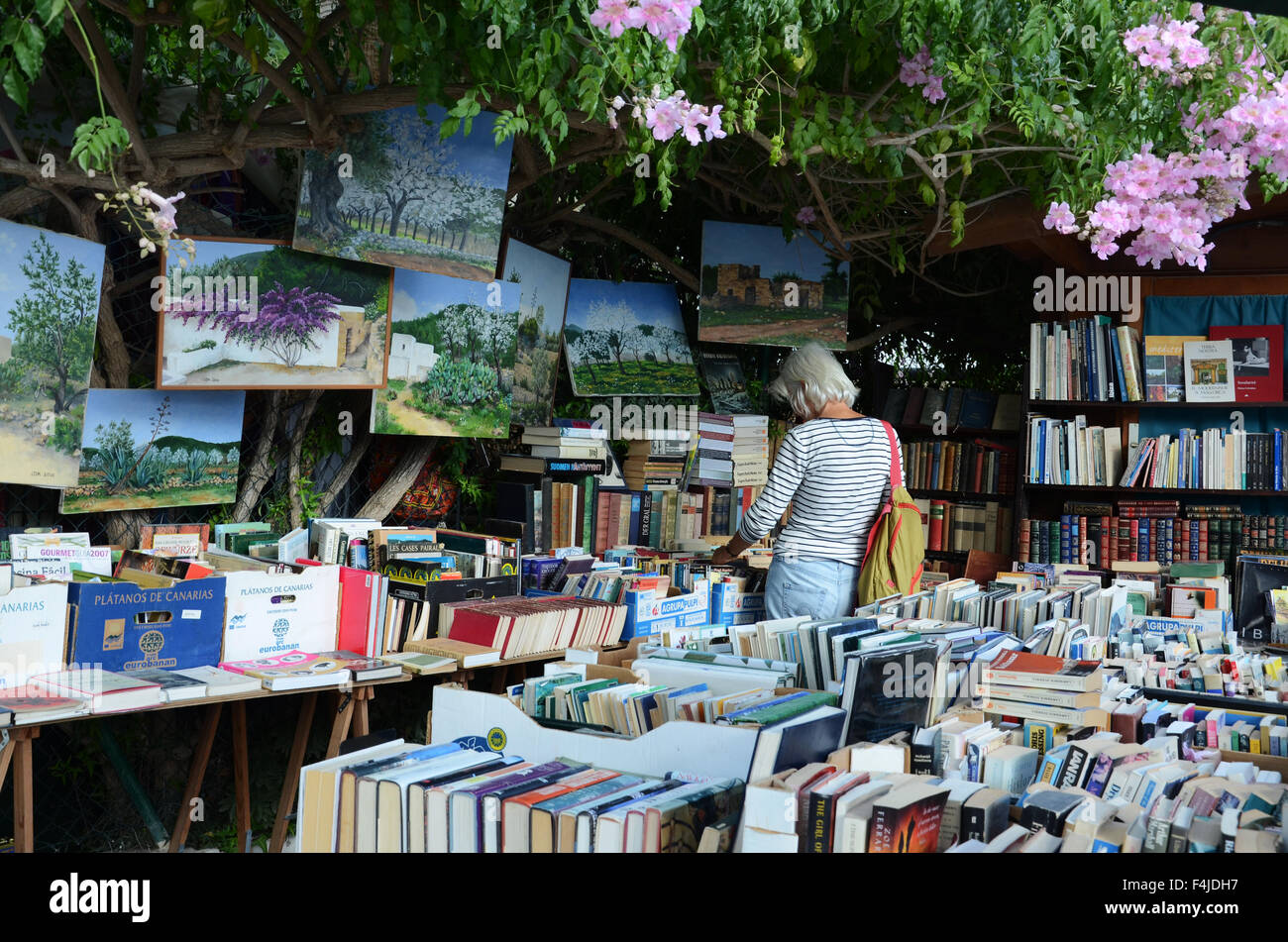 Las Dalias, hippy market at San Carlos on Ibiza Stock Photo - Alamy