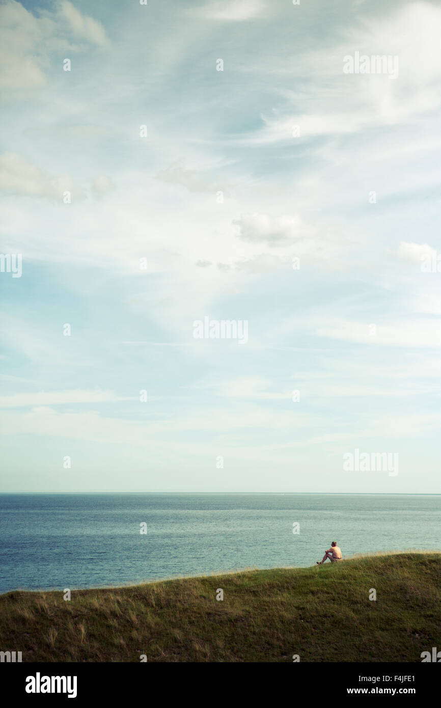 Man look over horizon hi-res stock photography and images - Alamy