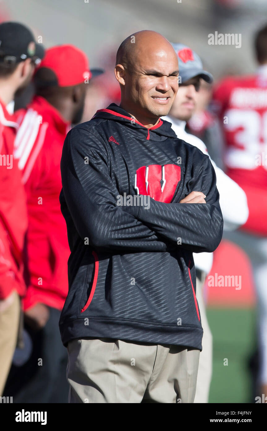 Madison, WI, USA. 17th Oct, 2015. Wisconsin defensive coach Dave Aranda ...