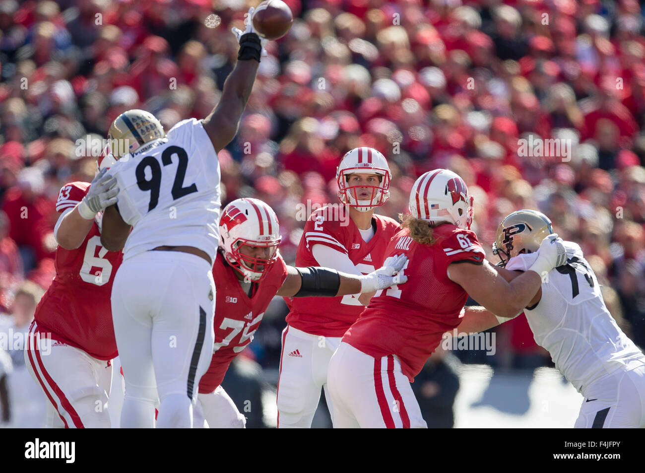 Madison, WI, USA. 17th Oct, 2015. Wisconsin Badgers quarterback Joel ...