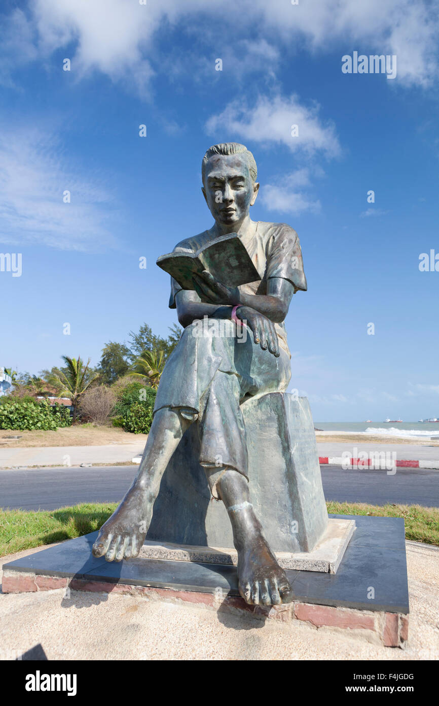 Reading man sculpture hi-res stock photography and images - Alamy
