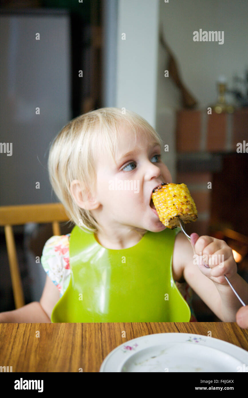 Girl eating corn Stock Photo - Alamy