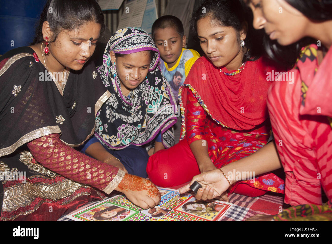 Dhaka, Bangladesh. 23rd Sep, 2015. Bangladeshi garments worker Shima Akhter, 18, plays games ...