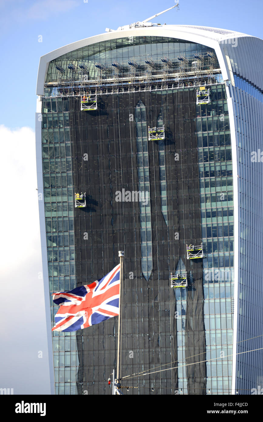 Walkie talkie building construction hi-res stock photography and images ...