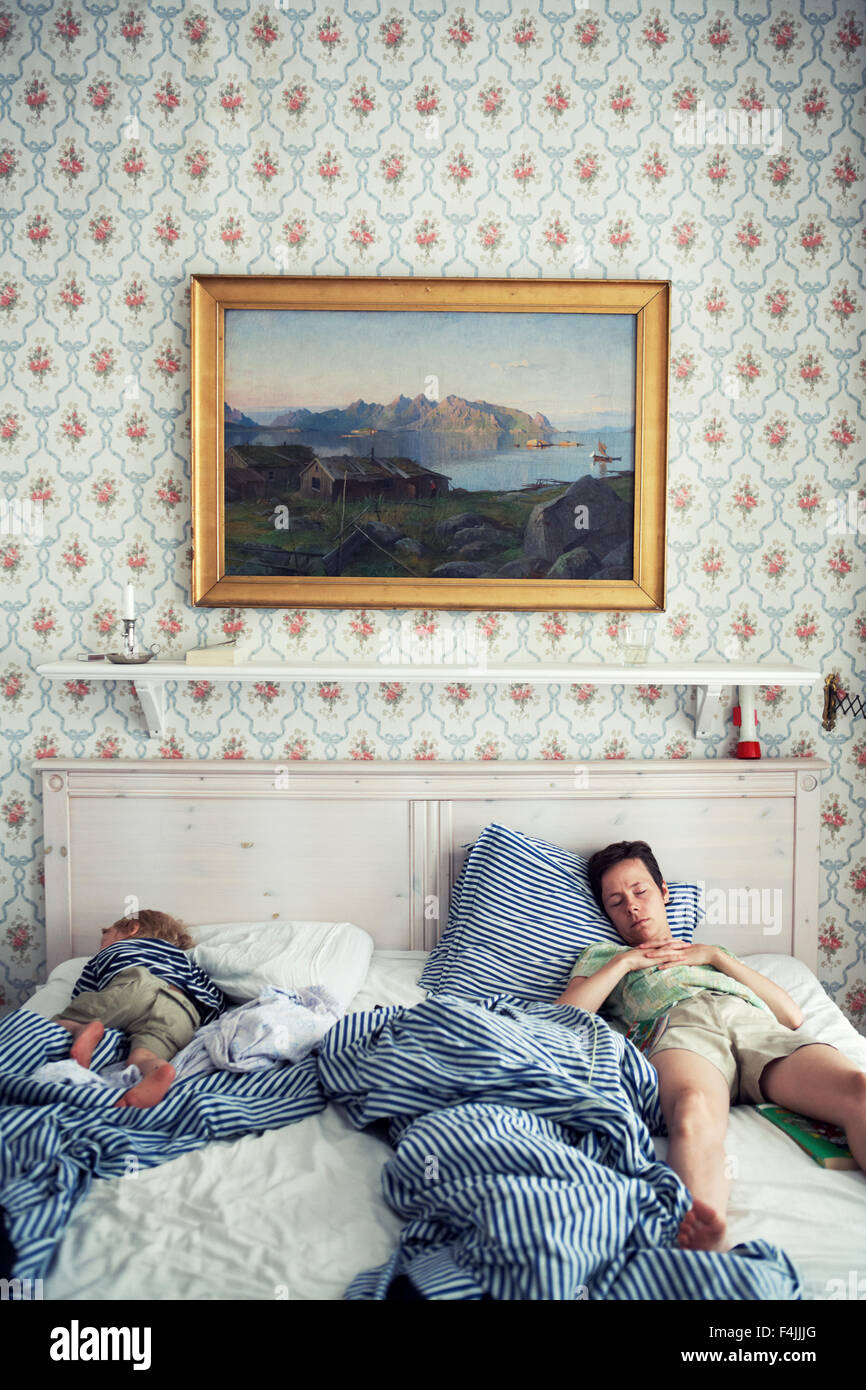 Vastkusten, Father and son sleeping in one bed Stock Photo - Alamy