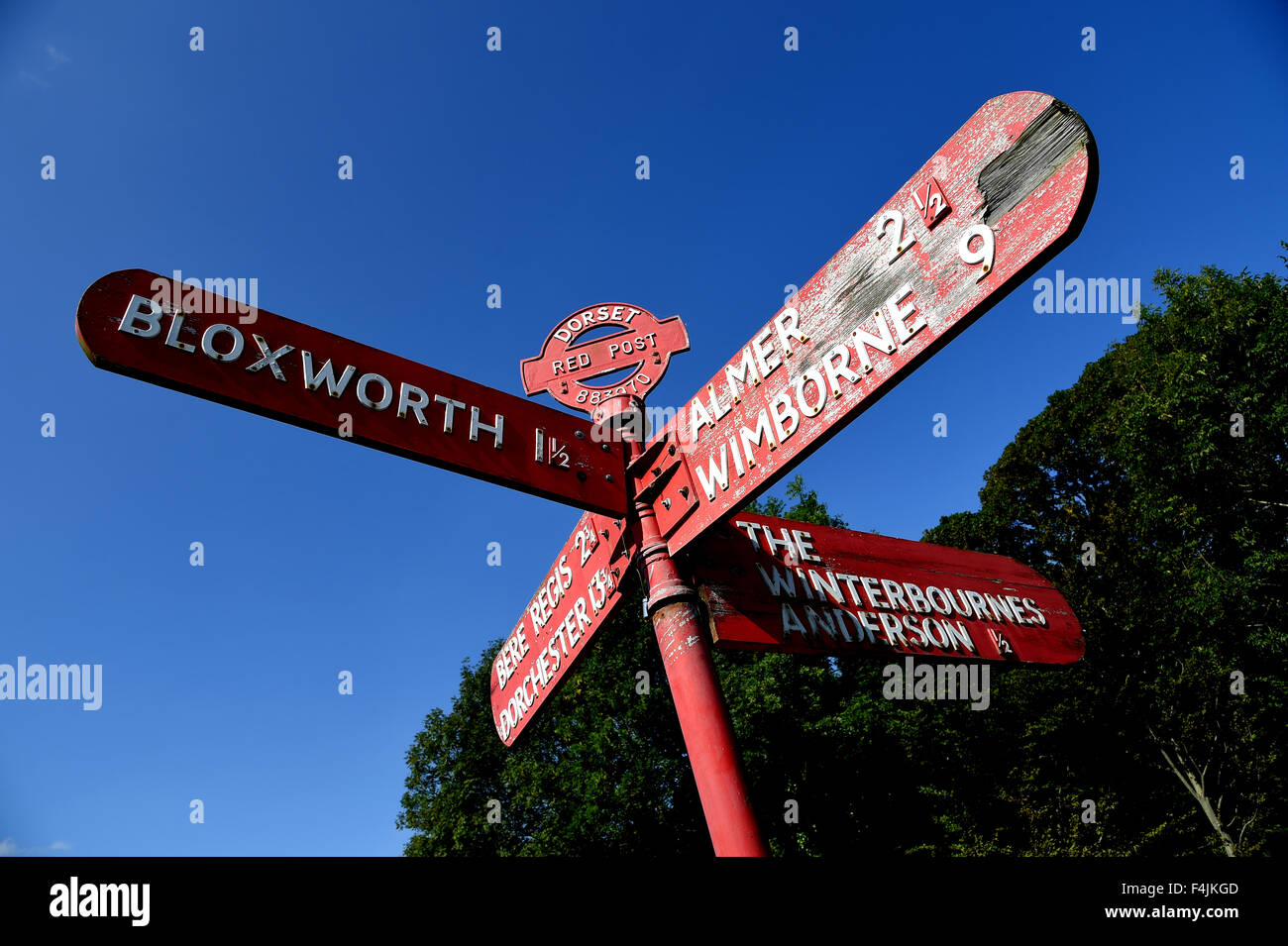 Fingerpost signs hi-res stock photography and images - Alamy