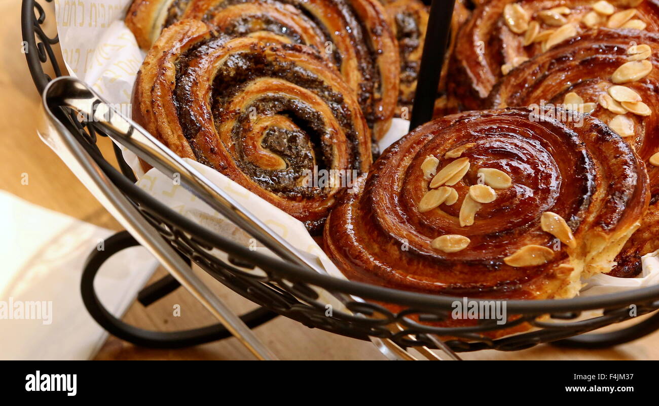Puff pastry or breakfast pastry in a bakery shop Stock Photo - Alamy