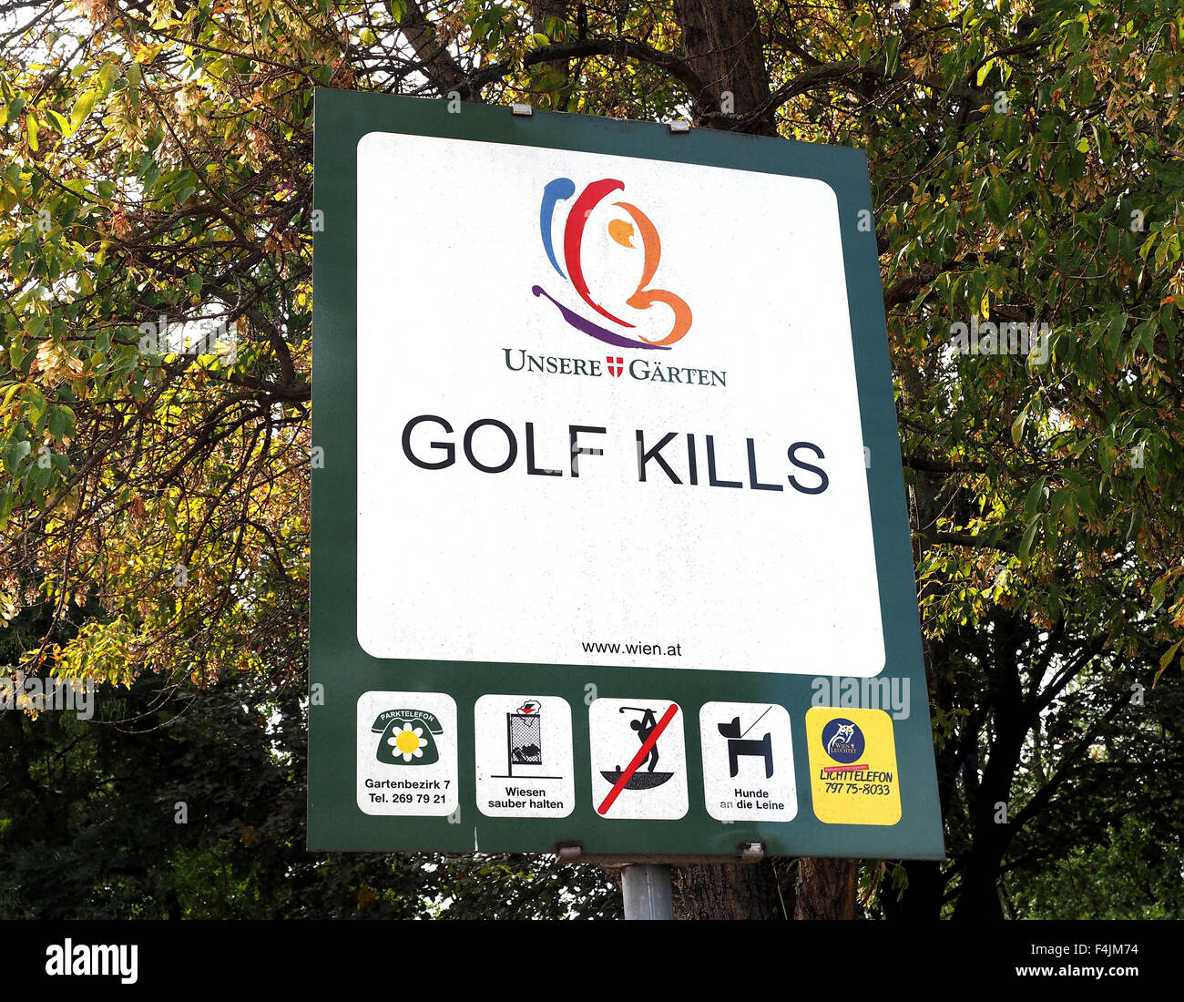 Golf warning sign hi-res stock photography and images - Alamy