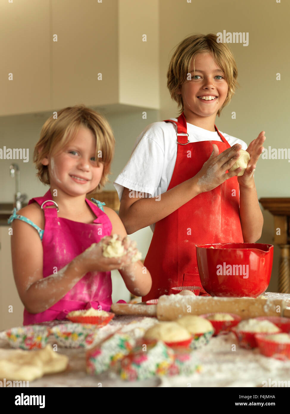 Messy cupcakes hi-res stock photography and images - Alamy