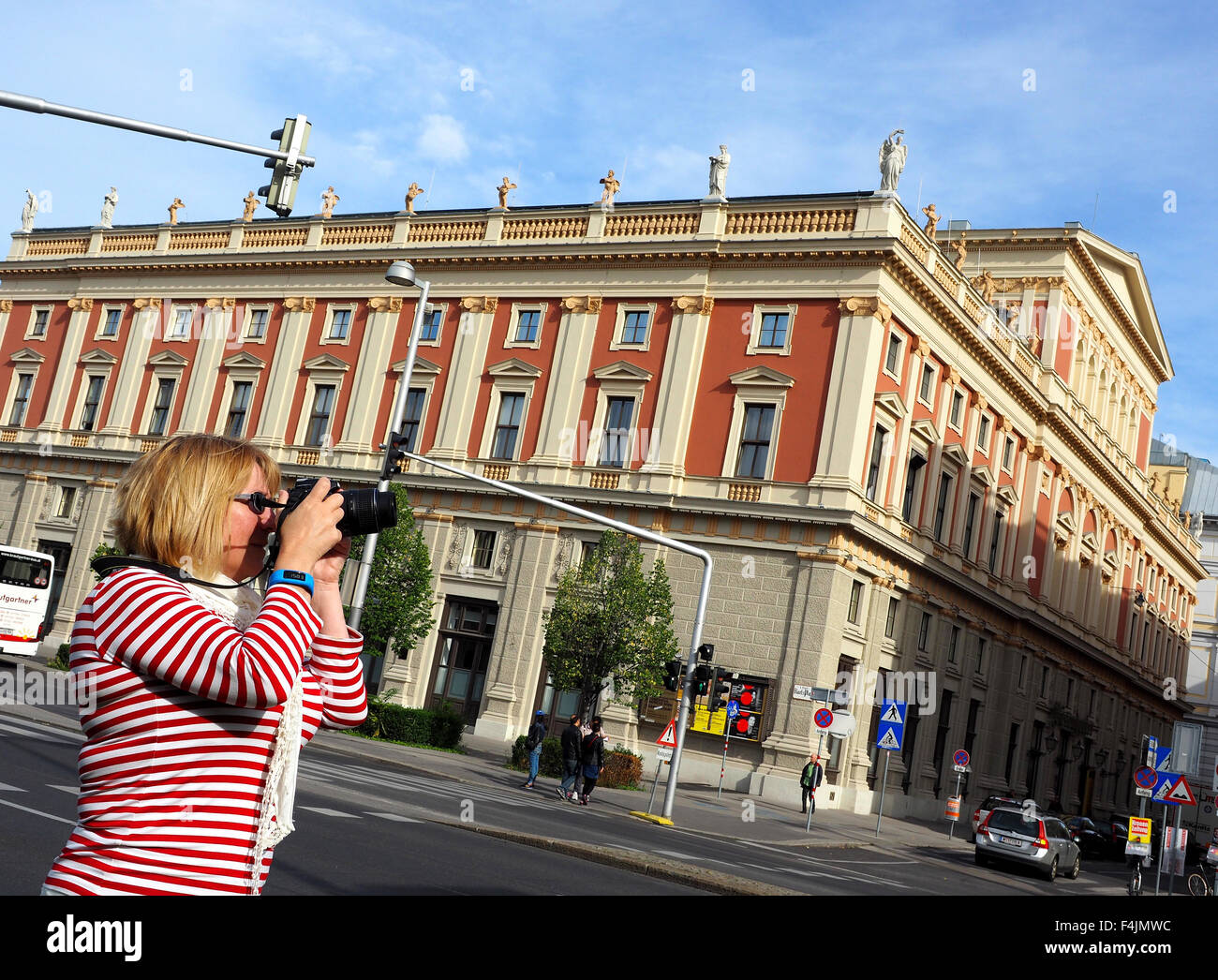 Golden hall of the musikverein hi-res stock photography and images - Alamy