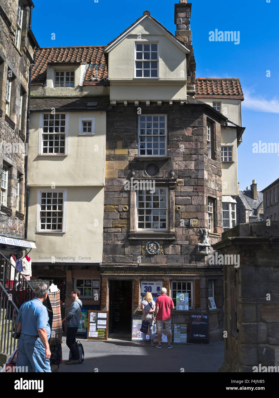 dh John Knox House Scotland THE ROYAL MILE EDINBURGH Tourists read ...