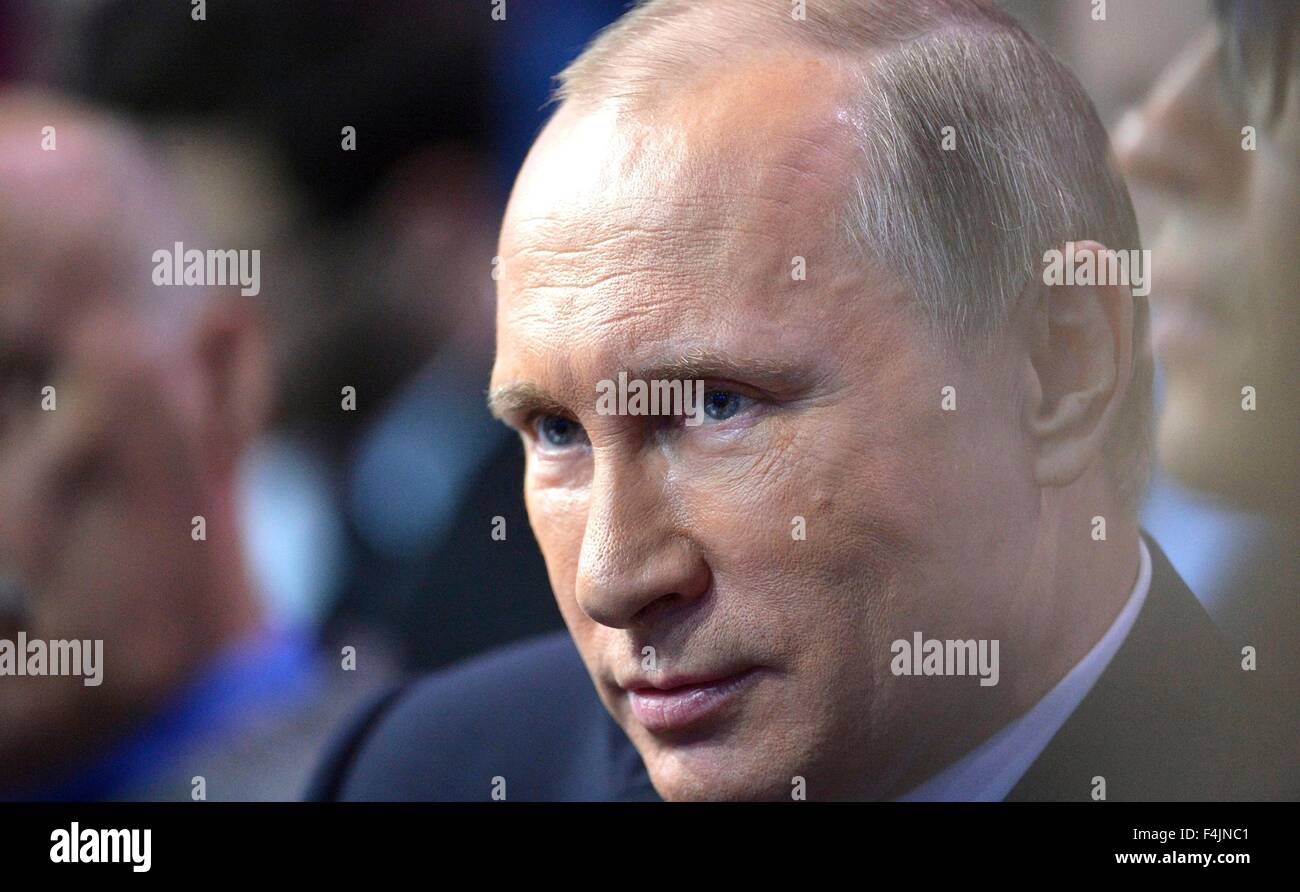 Profile portrait headshot forum hi-res stock photography and images - Alamy