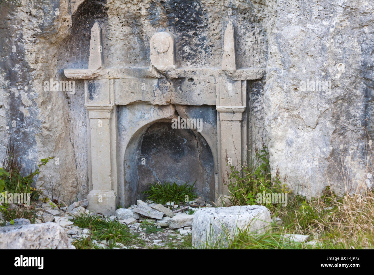 Hearth stone sculpture by Timothy Shutter at Tout Quarry sculpture park ...