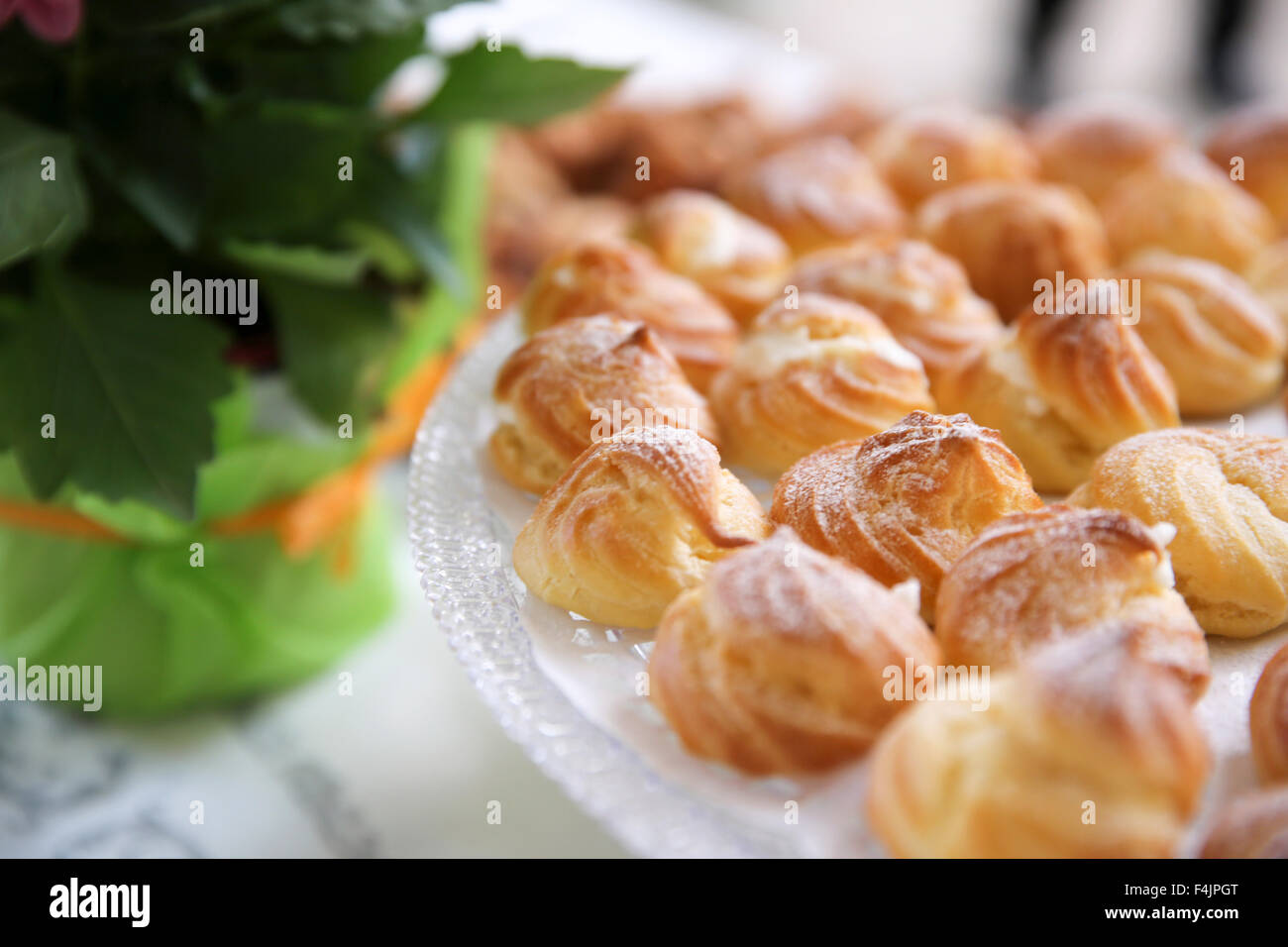 Cream puff eclair hi-res stock photography and images - Alamy