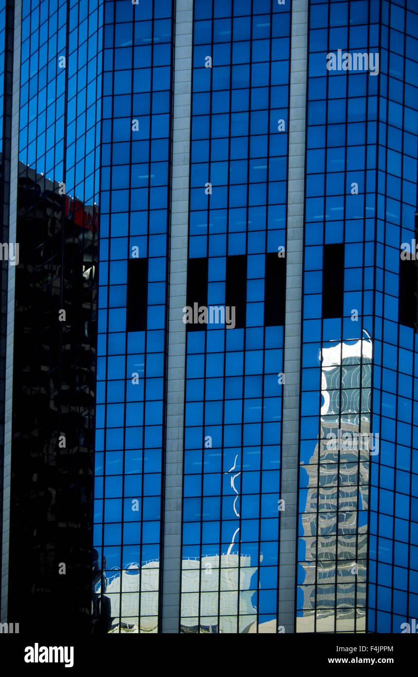 Reflecting architecture hi-res stock photography and images - Alamy