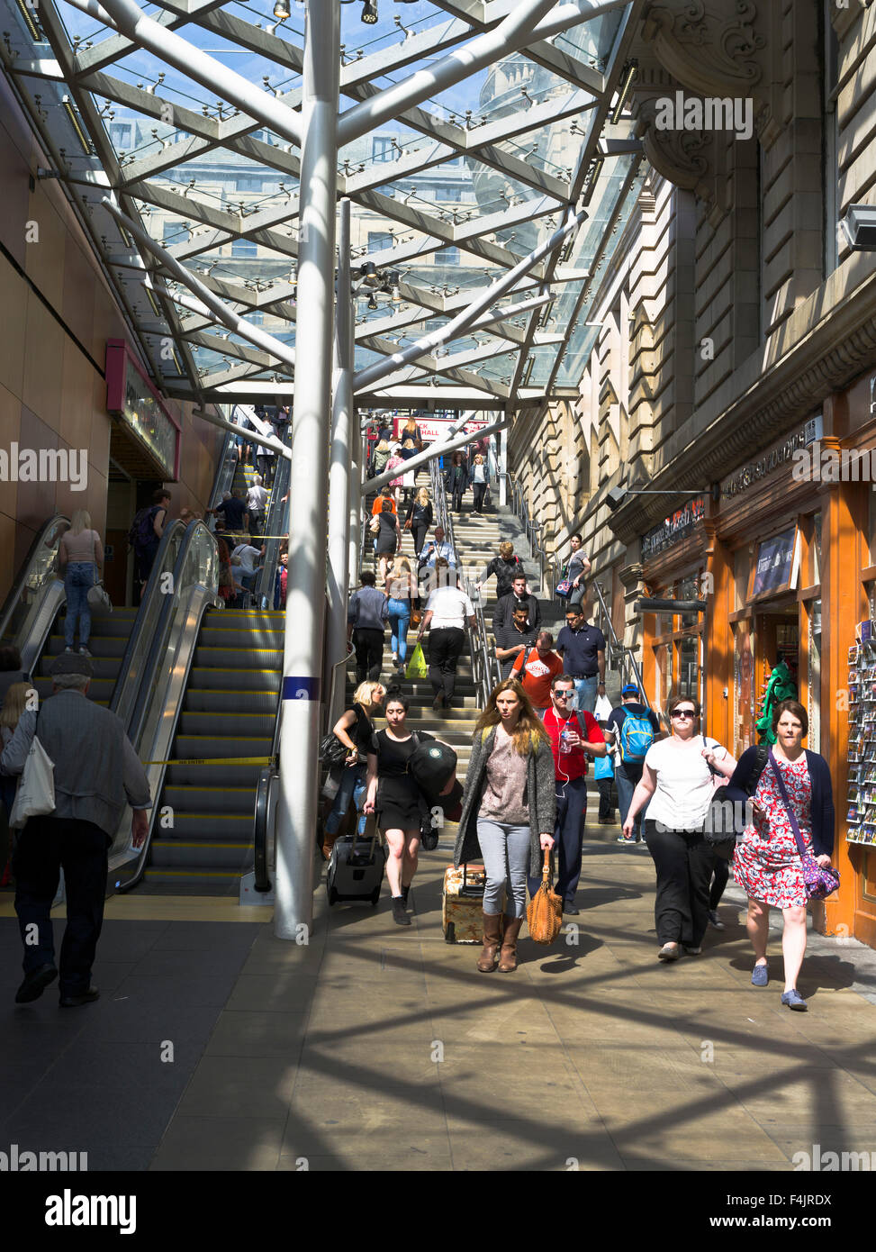 dh Waverley Steps WAVERLEY EDINBURGH People crowds walking down to ...