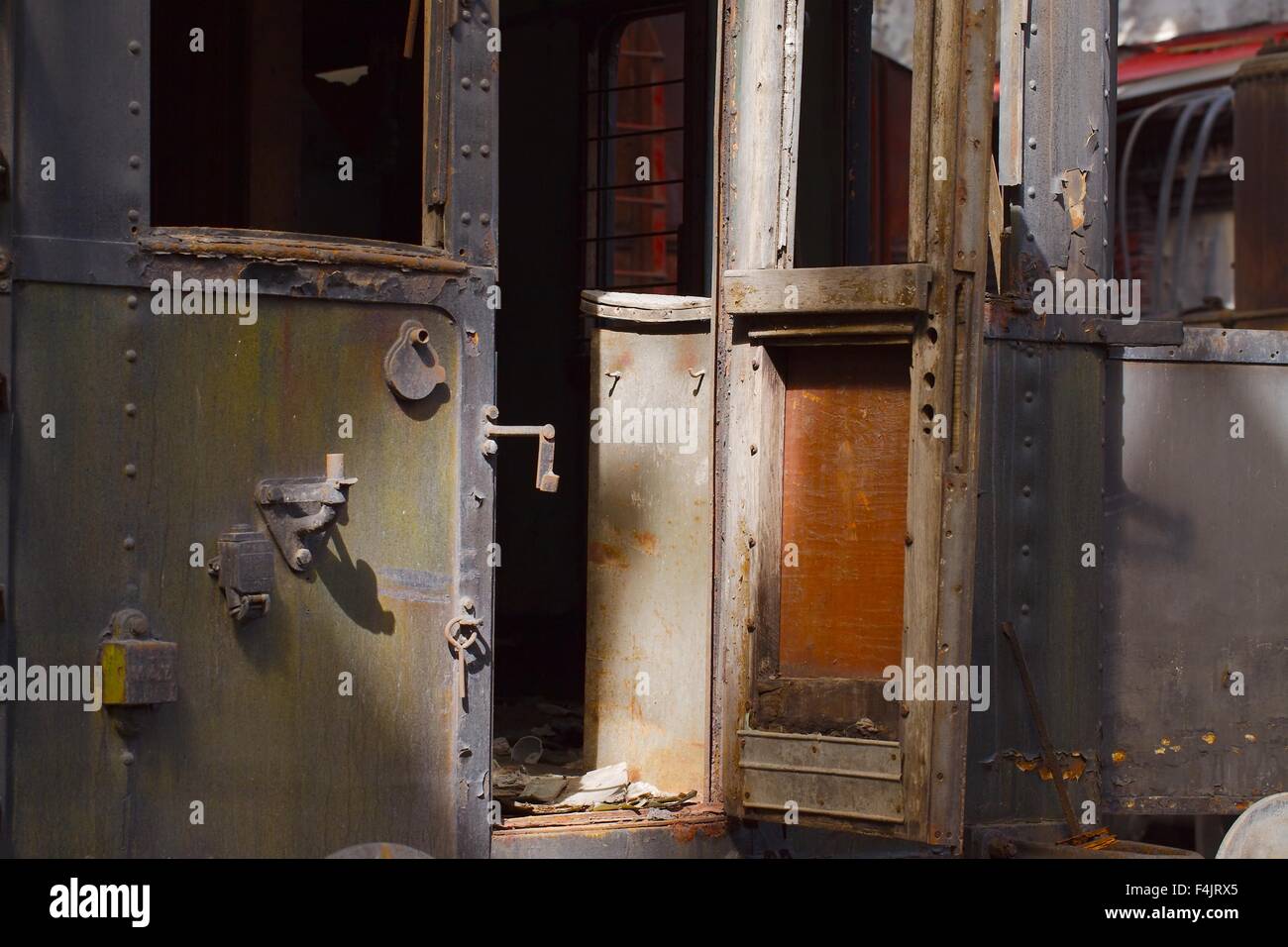 Decayed railway carriage hi-res stock photography and images - Alamy