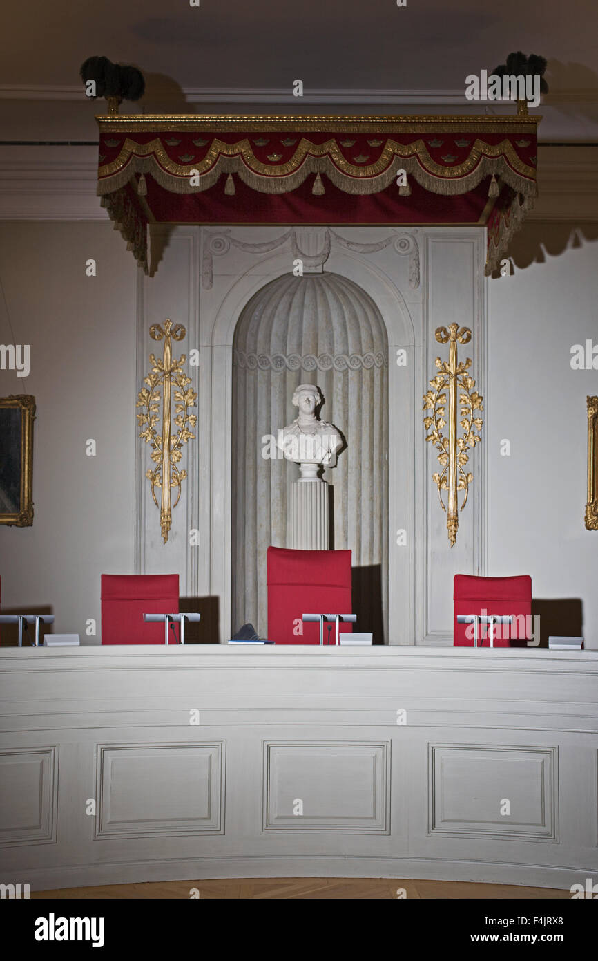 Courtroom hi-res stock photography and images - Alamy