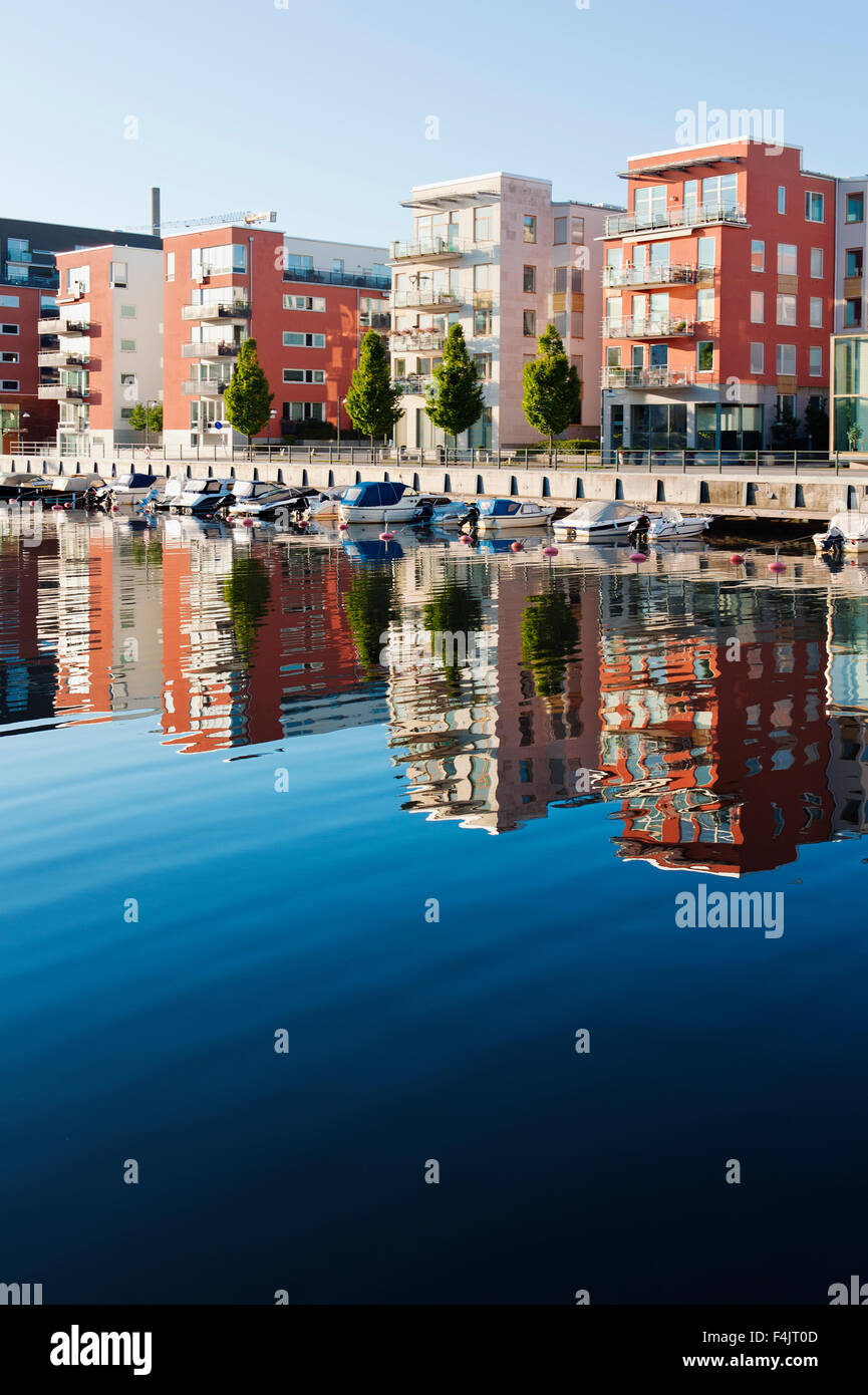 Modern residential buildings on the water hi-res stock photography and ...