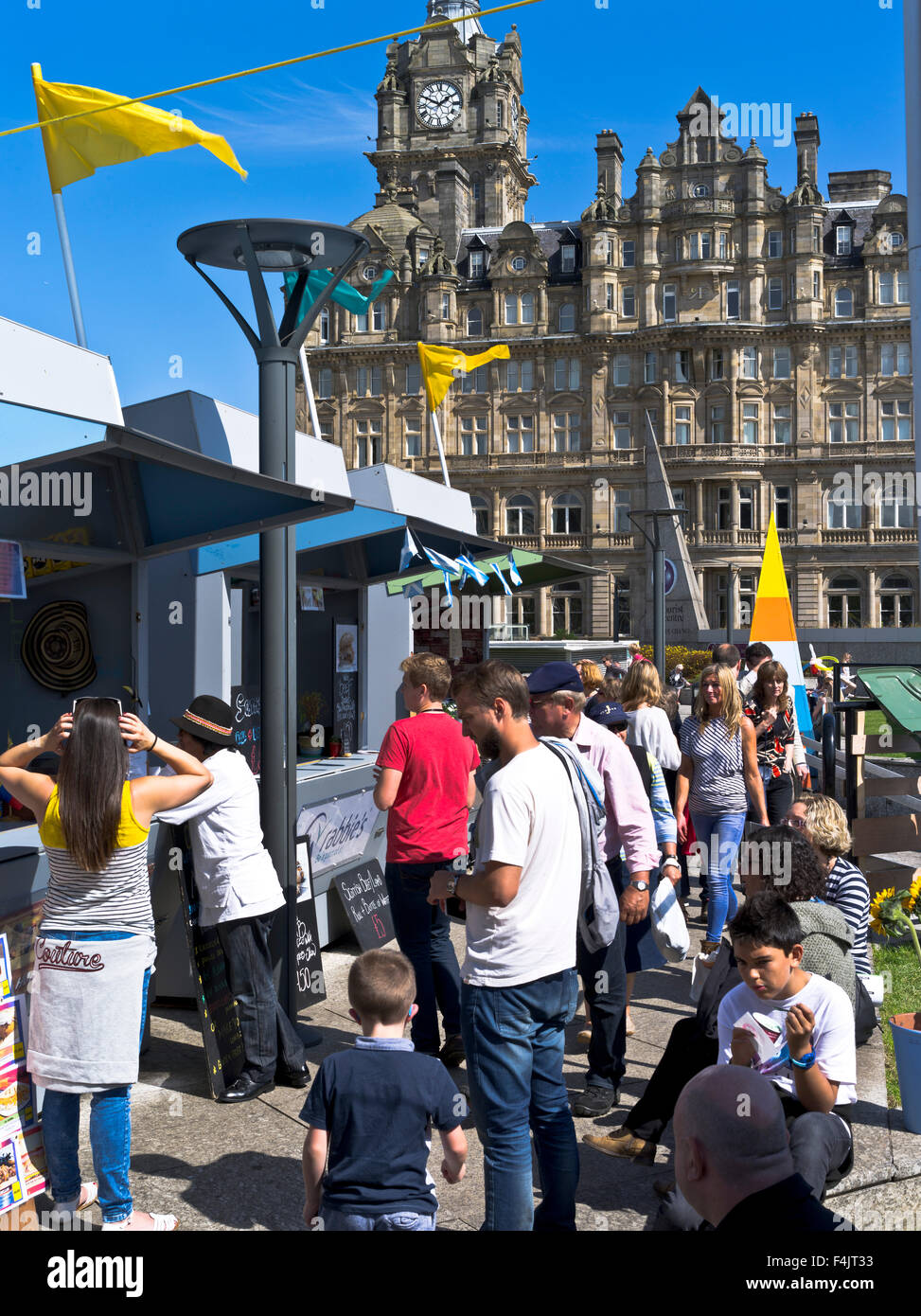 Outdoor food court hi-res stock photography and images - Alamy