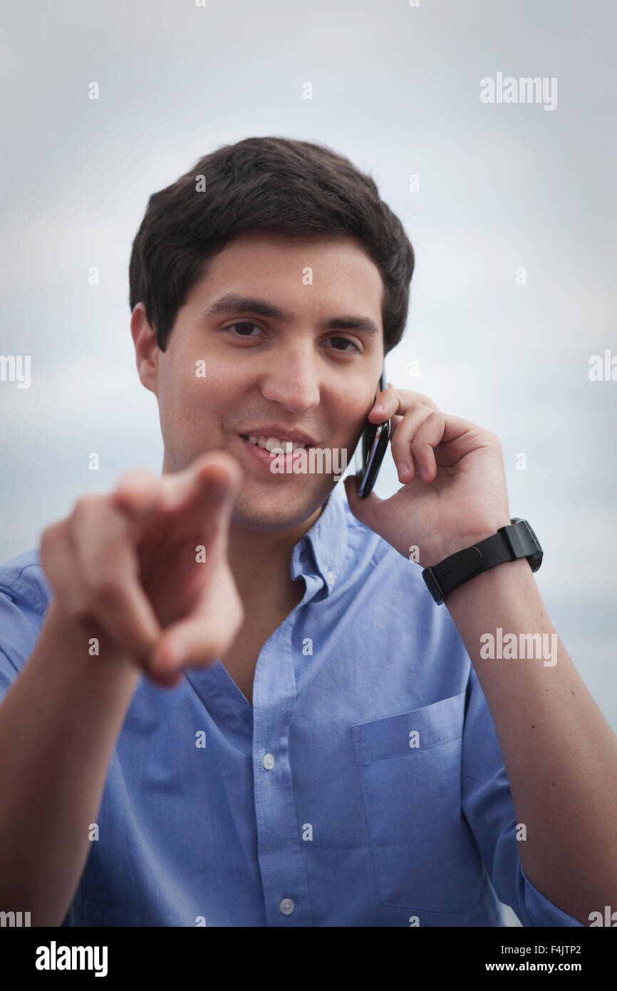 Clock on mobile phone hi-res stock photography and images - Alamy