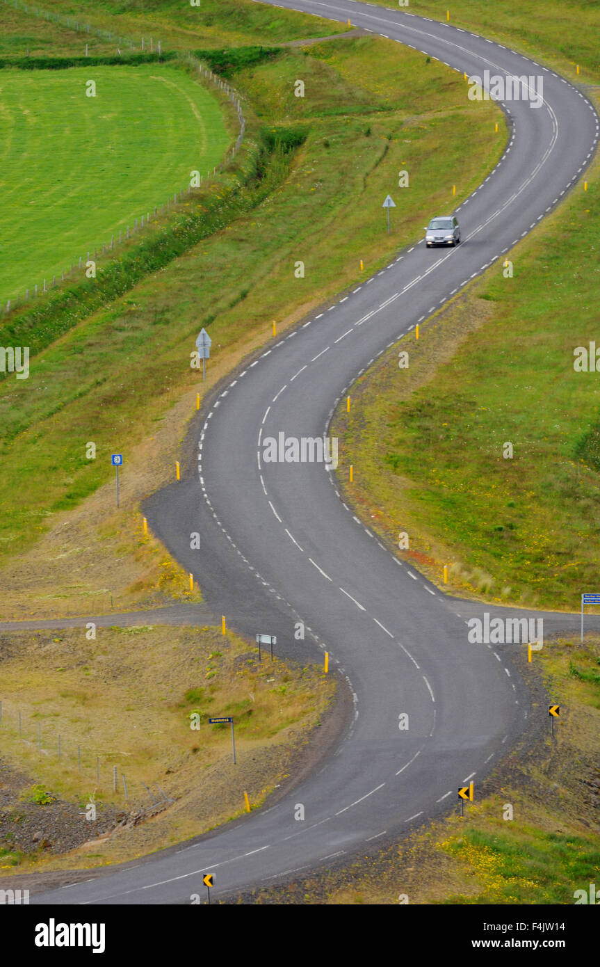 Curved road hi-res stock photography and images - Alamy