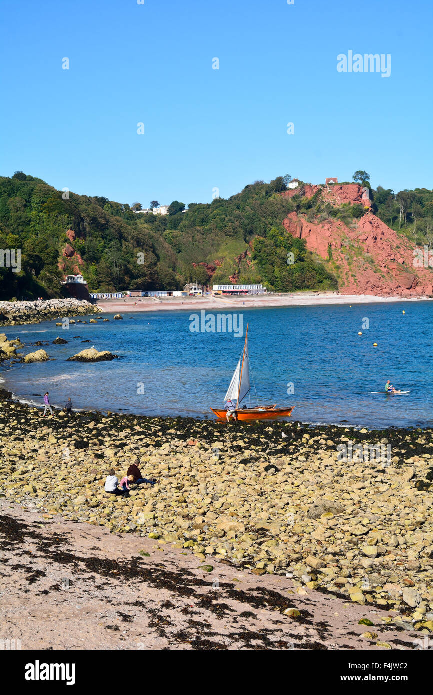 Small sailing boat pulling onto shore on Babbacombe Beach, Torquay ...