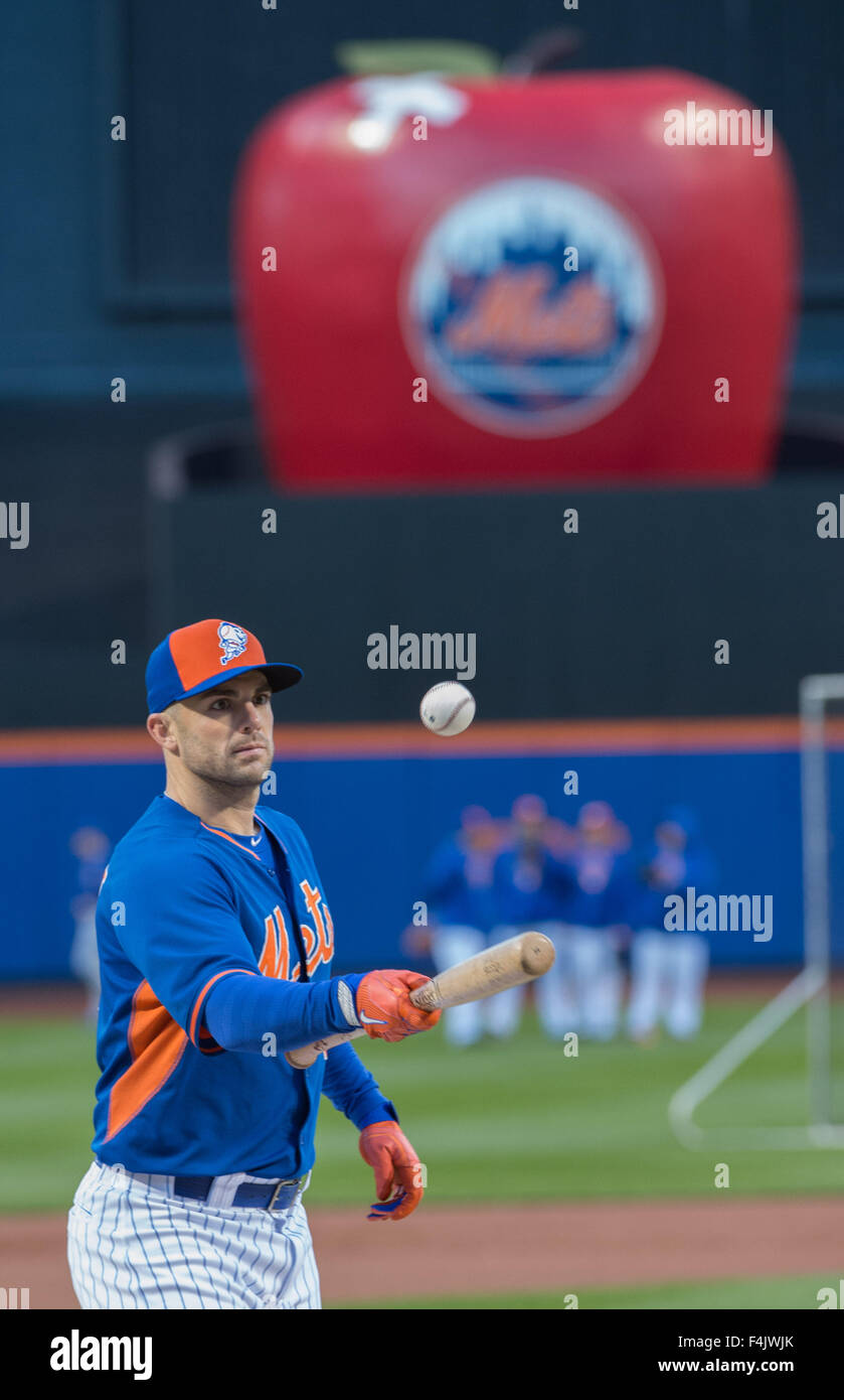 New York, NY, USA. 18th Oct, 2015. New York Mets third baseman DAVID WRIGHT (5) during batting ...