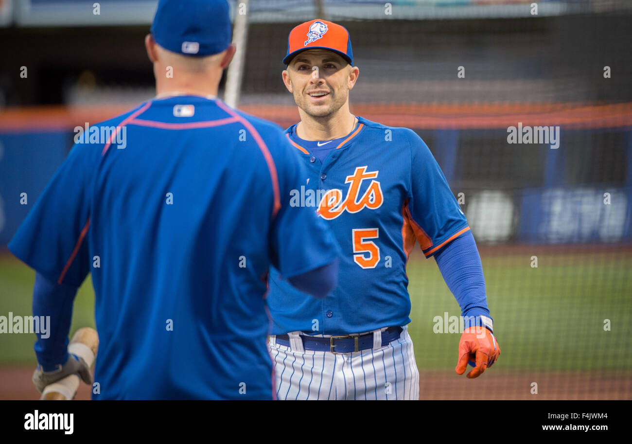 New York, NY, USA. 18th Oct, 2015. New York Mets third baseman DAVID WRIGHT (5) during batting ...