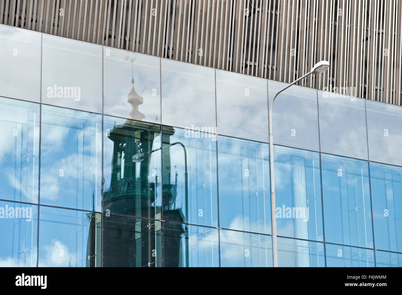 Reflecting facade hi-res stock photography and images - Alamy