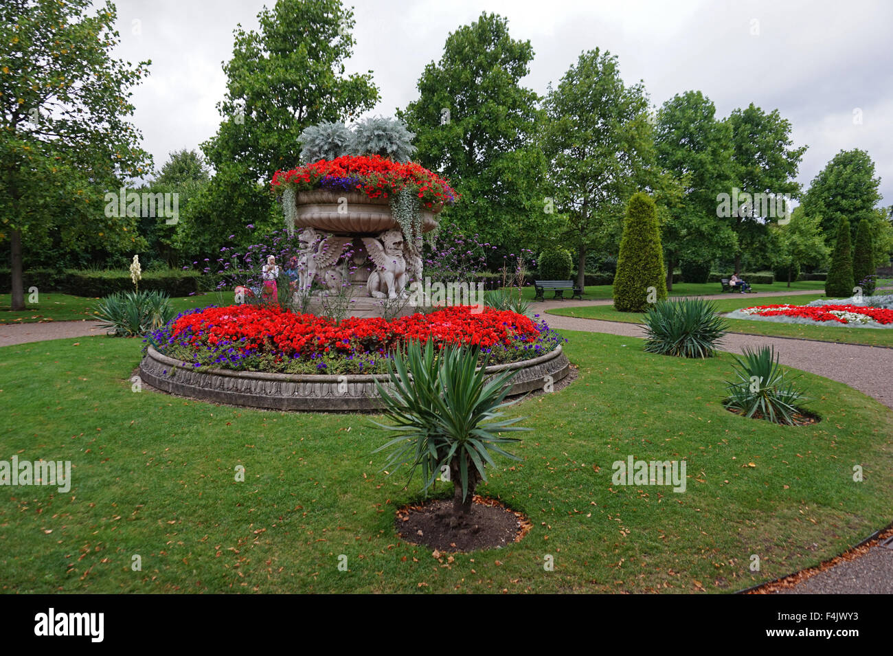 Regent park gardens statue hi-res stock photography and images - Alamy