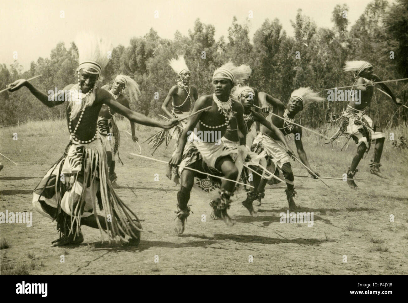 Rwanda traditional dance hi-res stock photography and images - Alamy