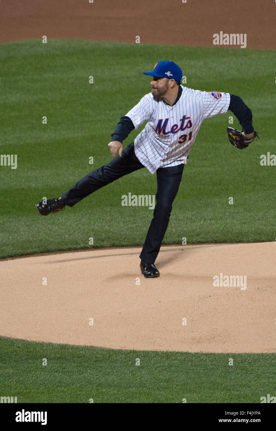 New York, NY, USA. 18th Oct, 2015. JIMMY KIMMEL throws out the ...