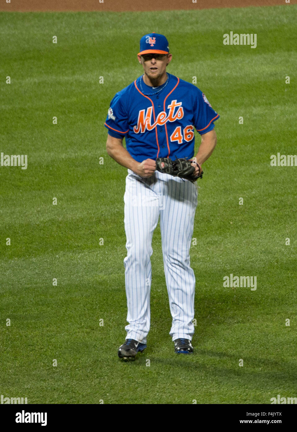 New York, NY, USA. 18th Oct, 2015. New York Mets relief pitcher TYLER ...
