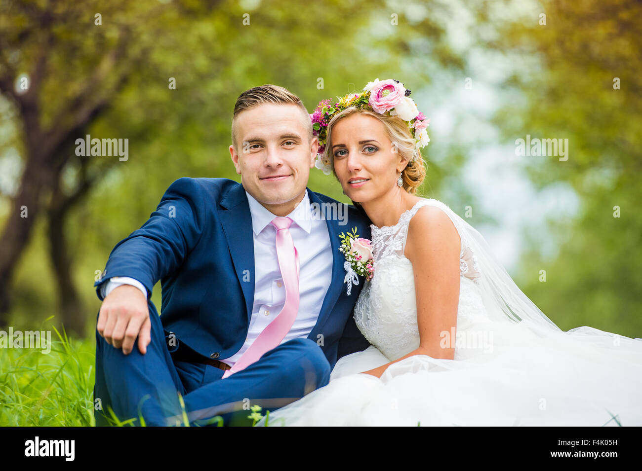 Couple love sitting elegant hi-res stock photography and images - Alamy