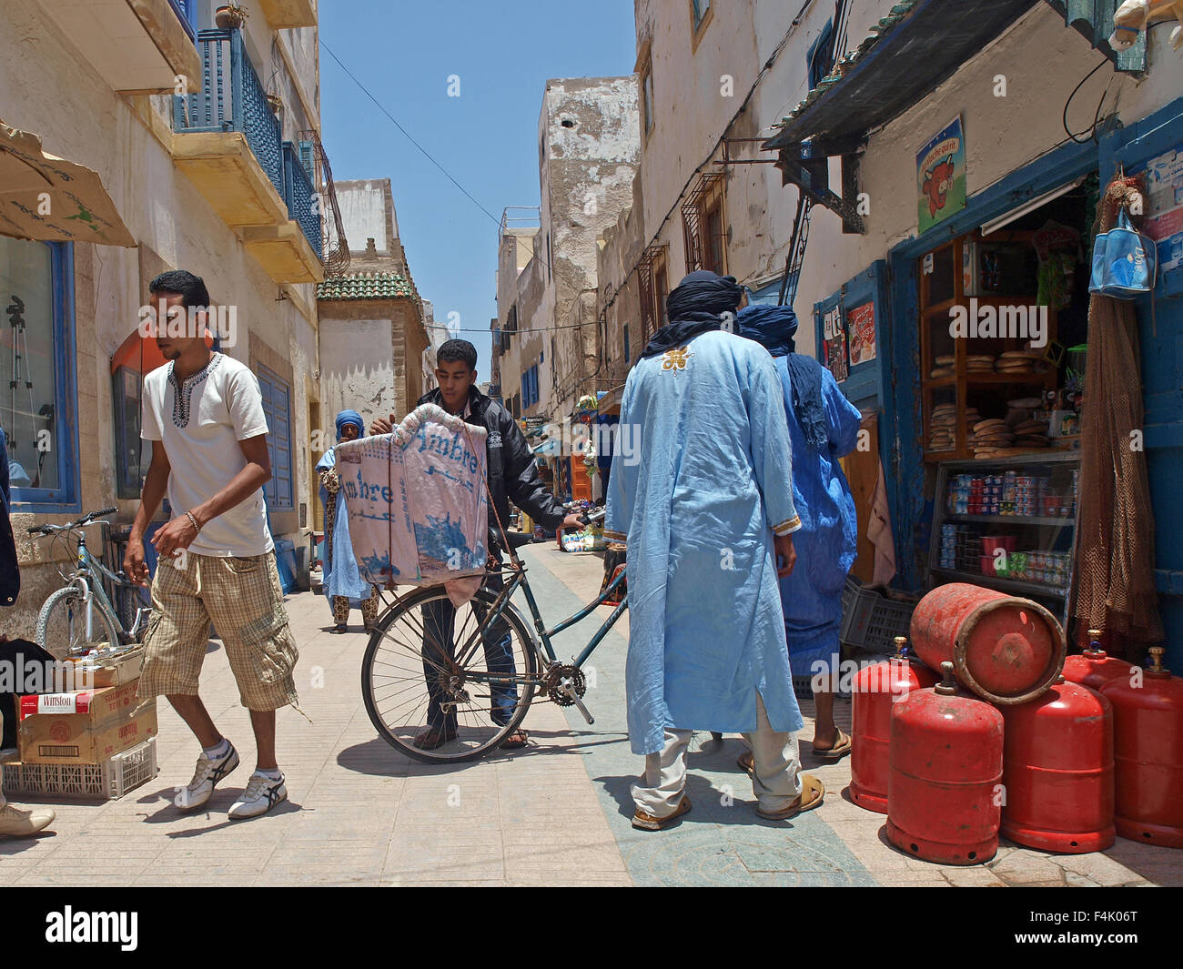 Street scene in the medina ESSAOUIRA, Morocco Stock Photo - Alamy