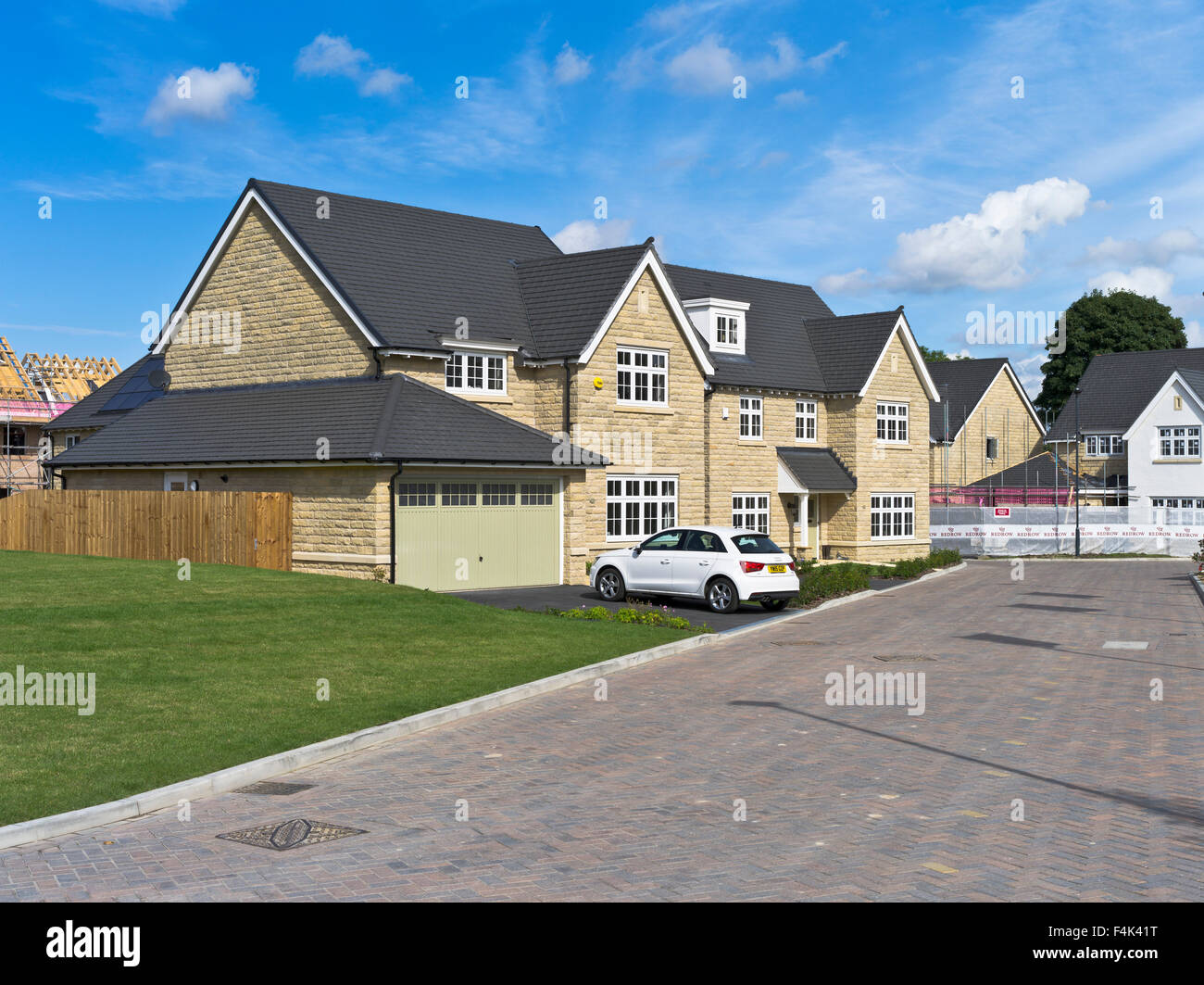 New build homes estate uk hi-res stock photography and images - Alamy