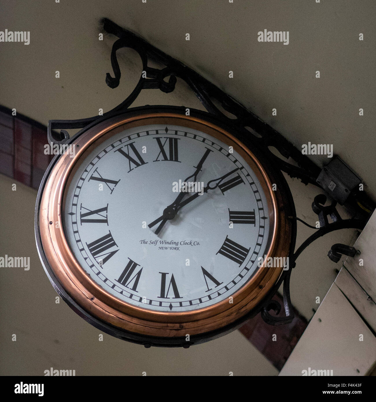 Welby Clock Winding Down Clipart