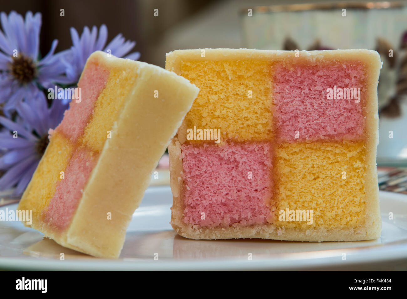 Battenberg cake hi-res stock photography and images - Alamy
